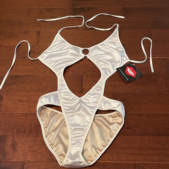 Coquette Swim Coquette Cut Out White Ringed Pce Bathing Suit Nwt Sz L Poshmark